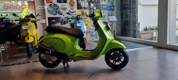 vespa sprint 2024 hijau