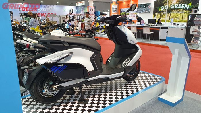 Review Motor Listrik Zeeho Ae8 Pesaing Berat Nmax Dan Pcx Electric