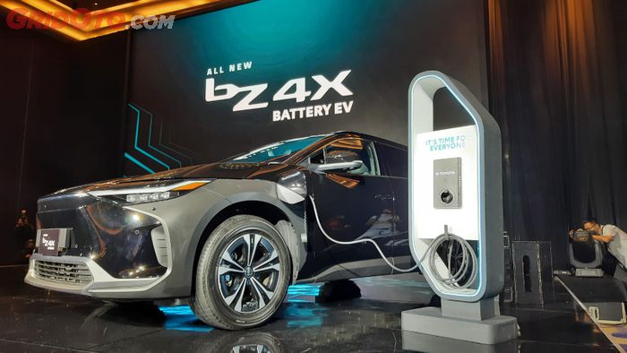 Harga Toyota bZ4X Jauh di Atas Hyundai IONIQ 5 dan Nissan Leaf, Toyota Beberkan Alasannya - Gridoto