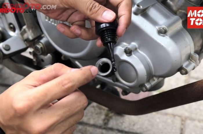 Volume Oli Mesin Motor Berkurang Banyak Saat Turing? Jangan Panik dan Lakukan Ini - Semua ...