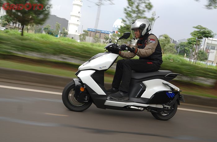 Adu Akselerasi Zeeho AE8 Versus Yamaha Lexi 155, Hasilnya Tak Terduga! - Gridoto