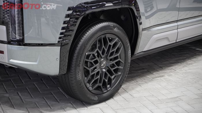 BYD Pamer Yangwang U8 di GIIAS 2024, Mobilnya Canggih Bisa Berputar - GridOto.com