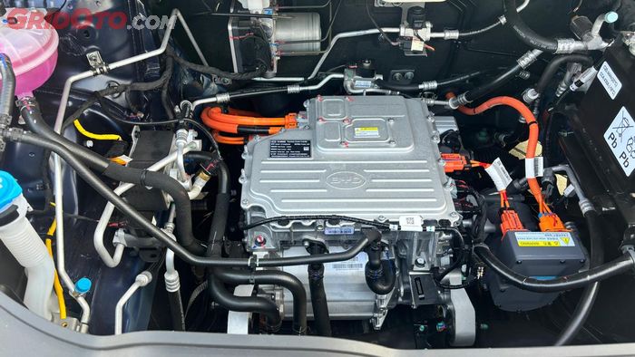 Ini Alasan Ruang di Balik Kap Motor BYD M6 Superior Terlihat Kopong - Gridoto