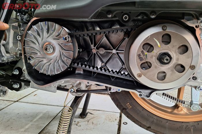 Hati-hati, Kebiasaan Sepele Ini Bikin Drat Pulley Depan CVT Motor Matic Slek - Gridoto