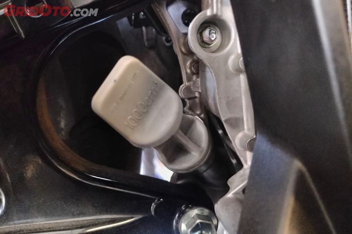 Ini Cara Mengecek Volume Oli Mesin Motor yang Benar, Hasil Lebih Akurat - Gridoto