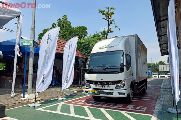Dijual Rp 1 Miliar Lebih, Truk Listrik Mitsubishi Fuso eCanter Perdana Dipakai di Indonesia ...