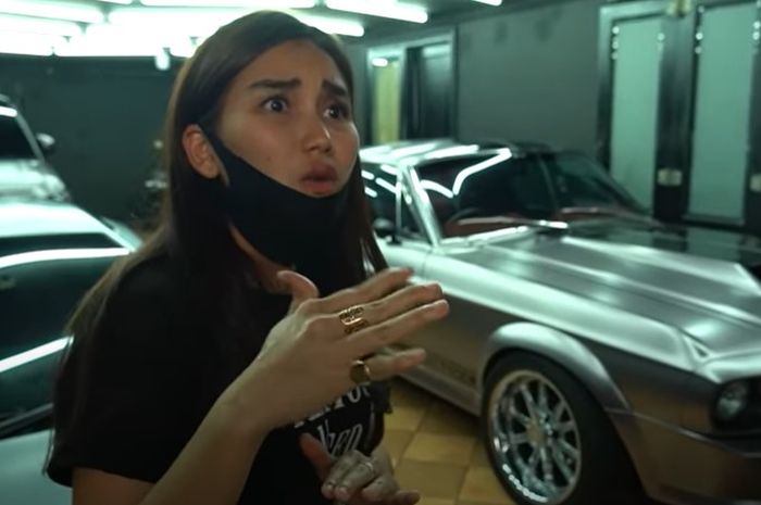 Ayu Ting Ting Kaget Lihat Isi Garasi Atta Halilintas, Ada Mobil Yang di ... Ayu Ting Ting Kaget Lihat Isi Garasi Atta Halilintas, Ada Mobil Yang di ...