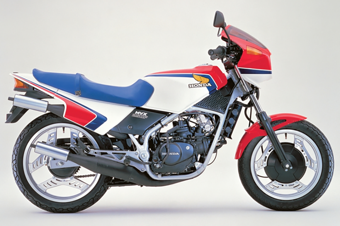 Belum Banyak yang Tahu, Honda Pernah Bikin Sportbike Unik pada Era 1980-an, Pakai Mesin V3 Lo ...