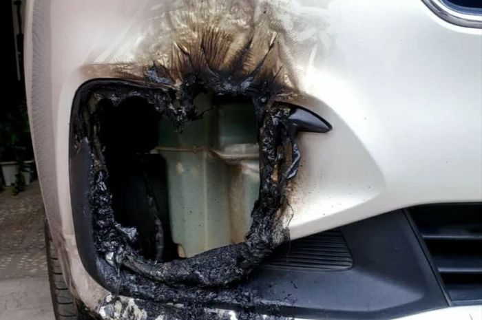 Begini Akibatnya Asal Ganti Bohlam Foglamp, Untung Mobil Gak Ludes ... Begini Akibatnya Asal Ganti Bohlam Foglamp, Untung Mobil Gak Ludes ...