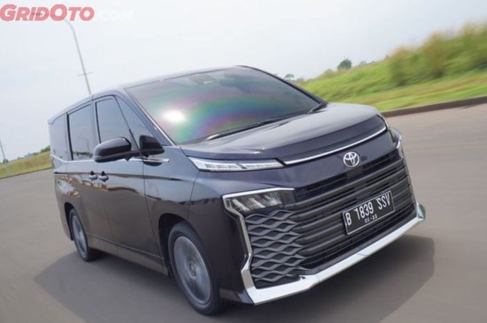 MPV 7 Seater Rasa Premium, Segini Harga Toyota Voxy Desember 2024 - Gridoto