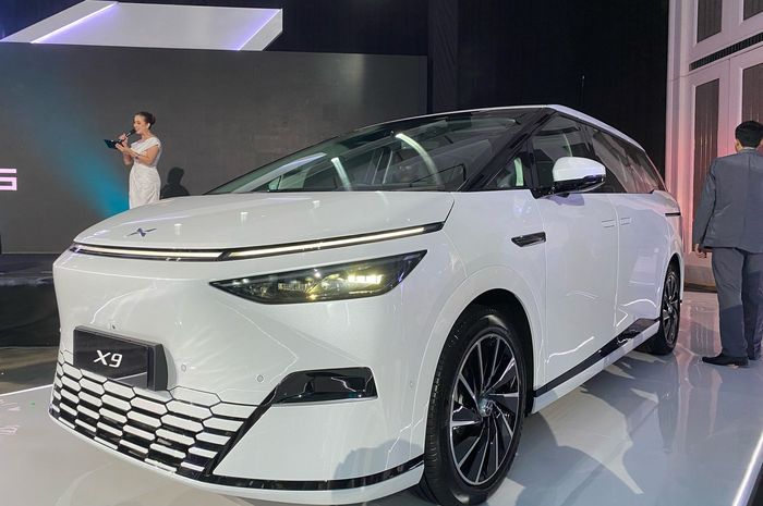 Adu Tenaga XPENG X9 VS Denza D9 dan MIFA 9, MPV Mewah Gak Mikir Bensin - Gridoto