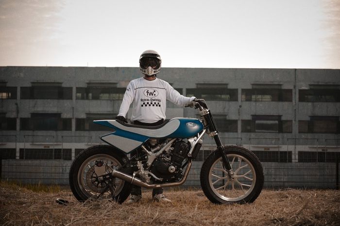 Meriahkan Custom War 2025, Royal Enfield Pamer Groove FT 450 Hasil Kolaborasi dengan Front Wheel ...