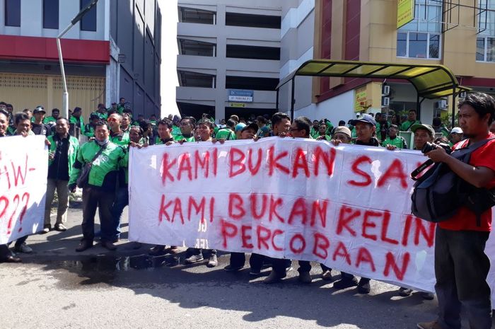 Tarif Murah Gak Masuk Akal, Ratusan Driver Ojek Online Teriak ... Tarif Murah Gak Masuk Akal, Ratusan Driver Ojek Online Teriak ...