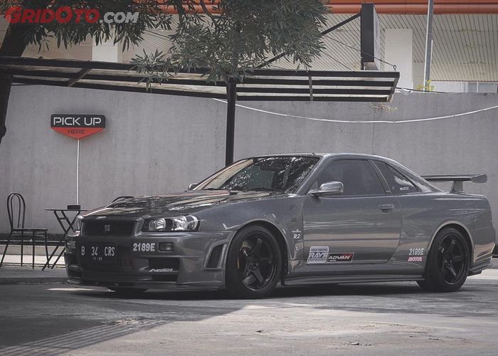 Nissan Skyline GT-R R34 Sukses Tampil Ganteng Berbalut Bodi