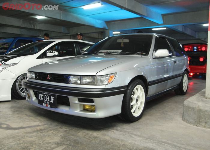 Modifikasi Mobil Lancer 1990