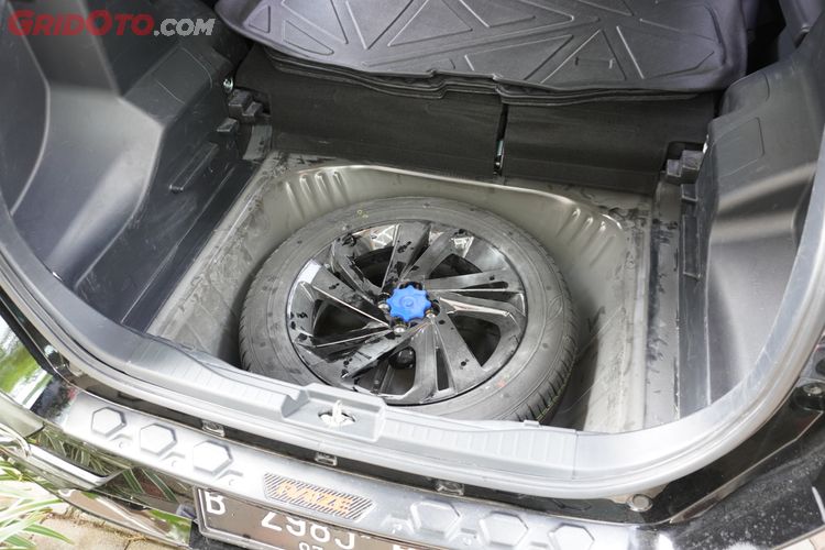 Baru Tahu, Ini Sebabnya Cek Ban Serep Mobil Wajib Diturunkan - Halaman ...