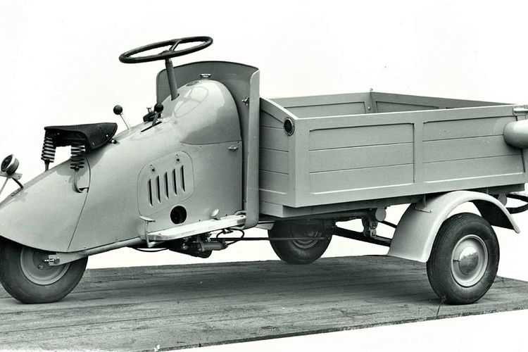 motor roda tiga pakai atap - Sue Manning