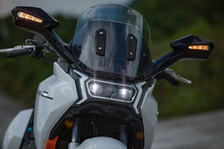 Cruiser Baru Mirip Honda Gold Wing Dijual Rp 52 Jutaan, Usung Mesin V-Twin 300 Cc - Semua ...