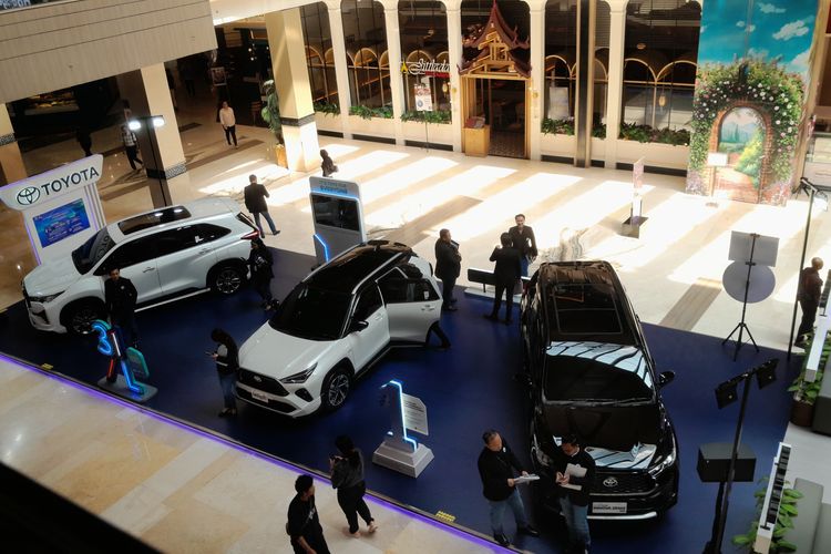 Di Acara Toyota Space, Innova Lama Bisa Jadi Innova Zenix Hybrid ...