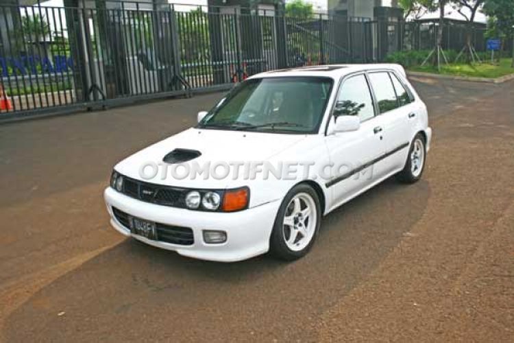 Starlet Modifikasi Putih