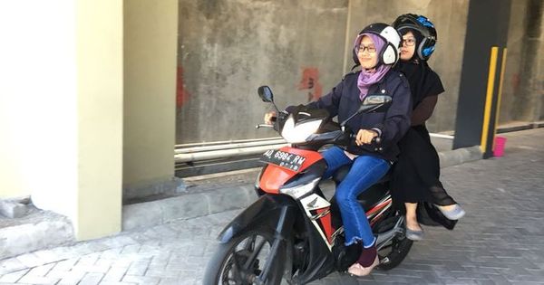 Berita Posisi Duduk Bonceng Motor Terbaru Hari ini - GridOto.com