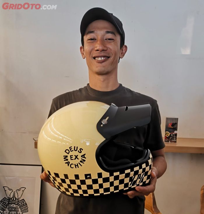 Keren Buat Motoran dan Koleksi, Deus Ex Machina Luncurkan Helm Limited Edition - Semua Halaman ...