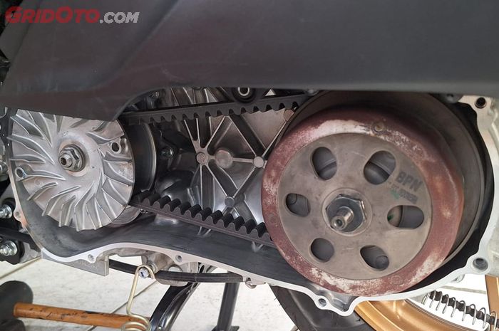 Hati-hati, Jangan Cuci Komponen Ini Pakai Bensin Saat Servis CVT Motor ...