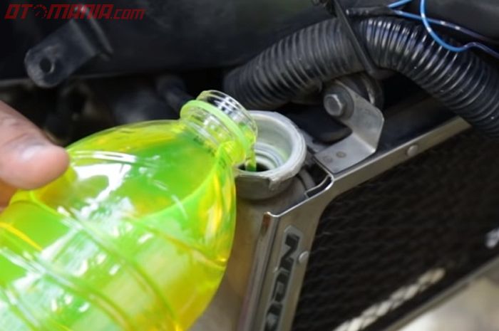 Ada Anggapan Air Radiator Warna Merah Lebih Bagus Dibanding Hijau ...