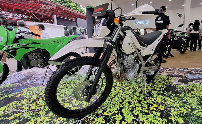 Trail Ganteng Kawasaki KLX230 Sherpa S Resmi Dijual, Intip Spek dan Harganya - Gridoto